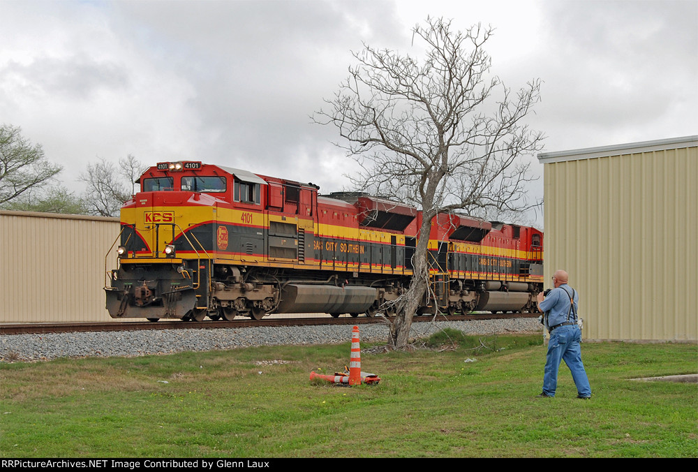 Fellow friend and railfan Randy getting ready to take some pics of KCS 4101